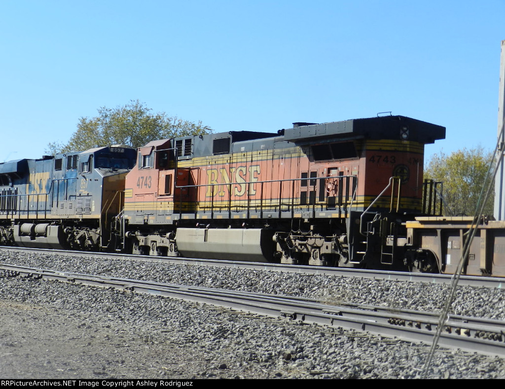 BNSF 4743